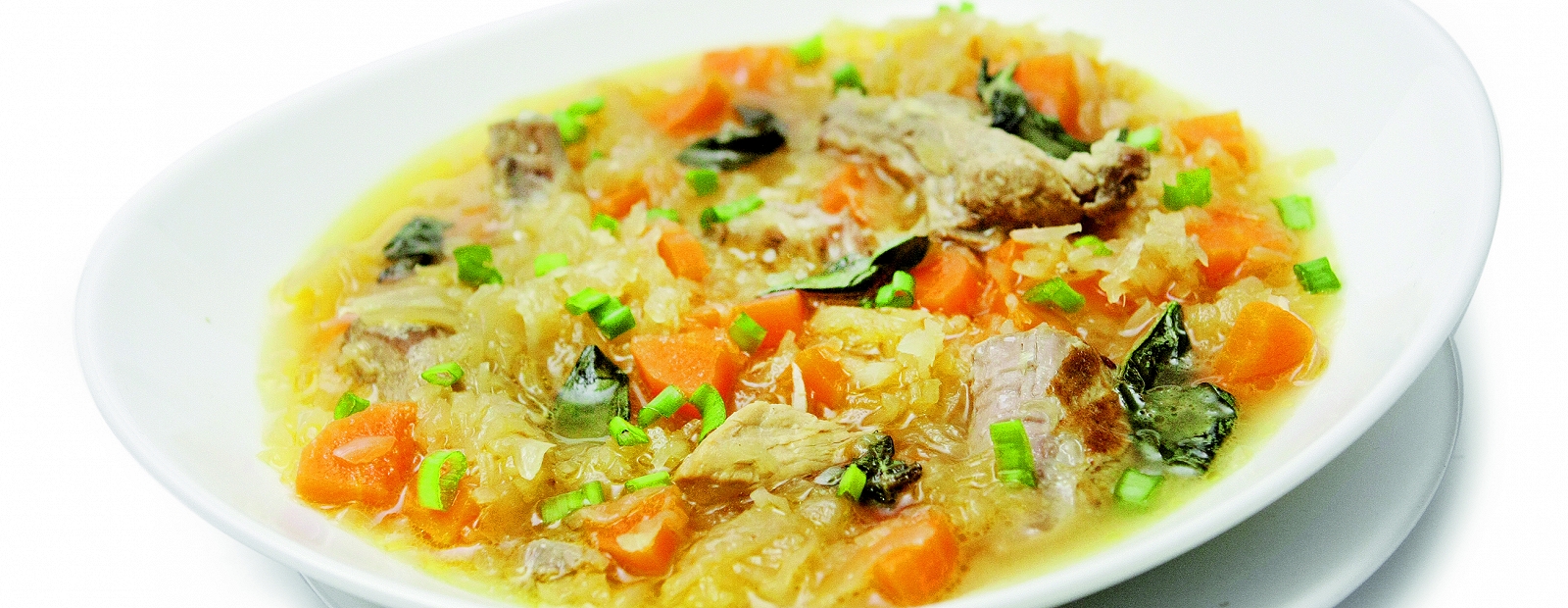 SestDienas receptes: Skābu kāpostu zupa ar cūku ribiņām un rasols ar ...