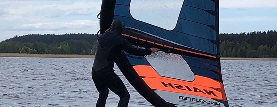 Lidot virs ūdens / Diena