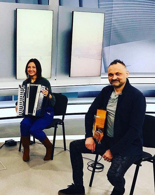 Valērijs Cīrulis un Ilona Balode laiž klajā singlu Uzkāriens no jaunā ...