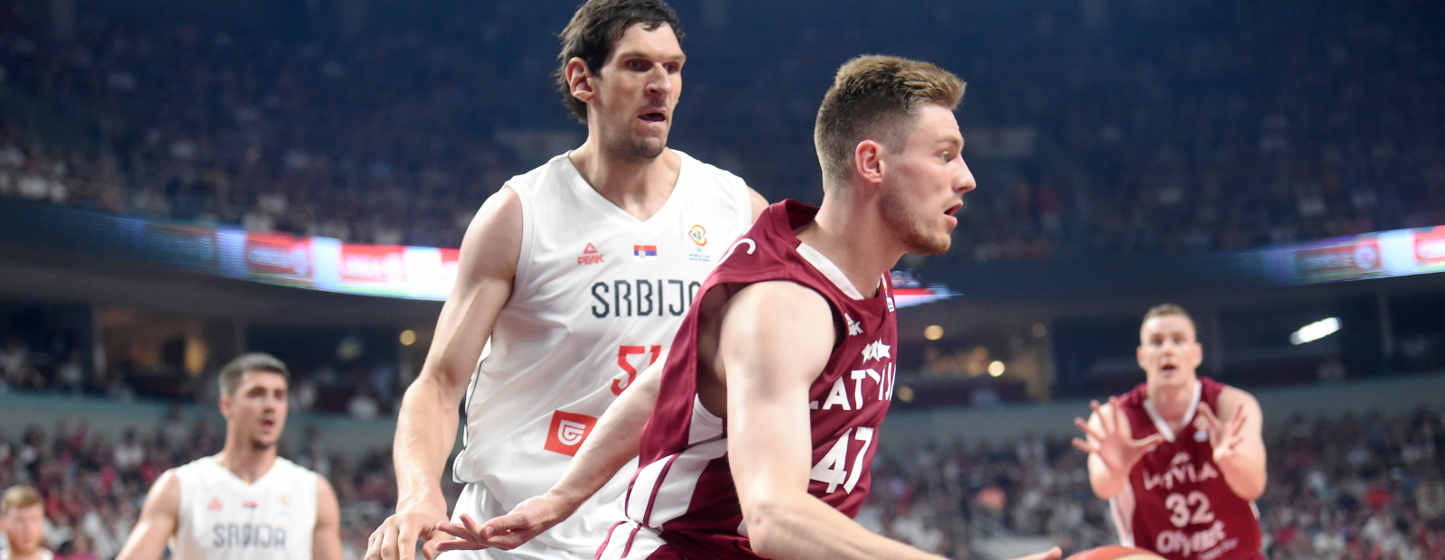 Latvijas basketbolisti PK kvalifikācijas turnīra spēlē cīņā par pirmo ...