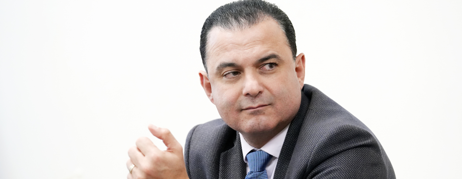 Portāls: par Hosama Abu Meri draudiem un emocionālo vardarbību vēršas ...