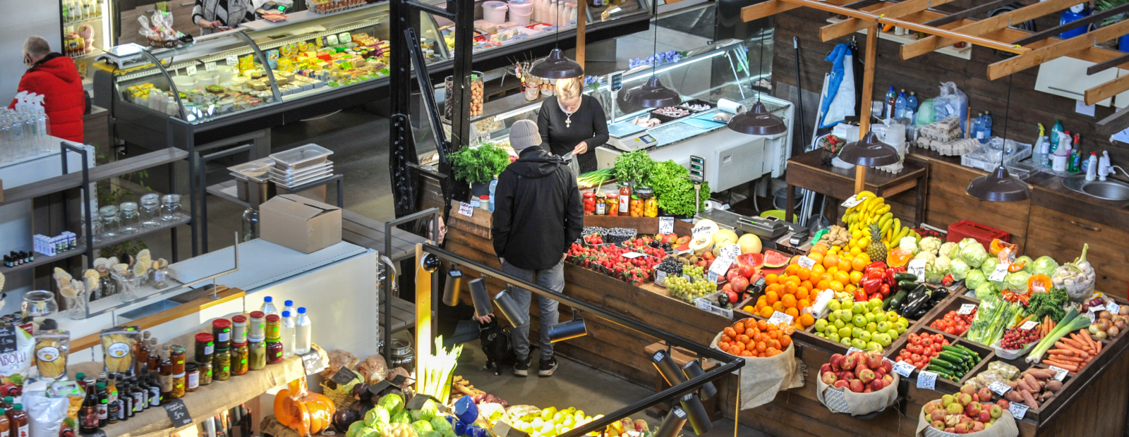 Var maksāt gan ar karti, gan ar banknotēm / Diena