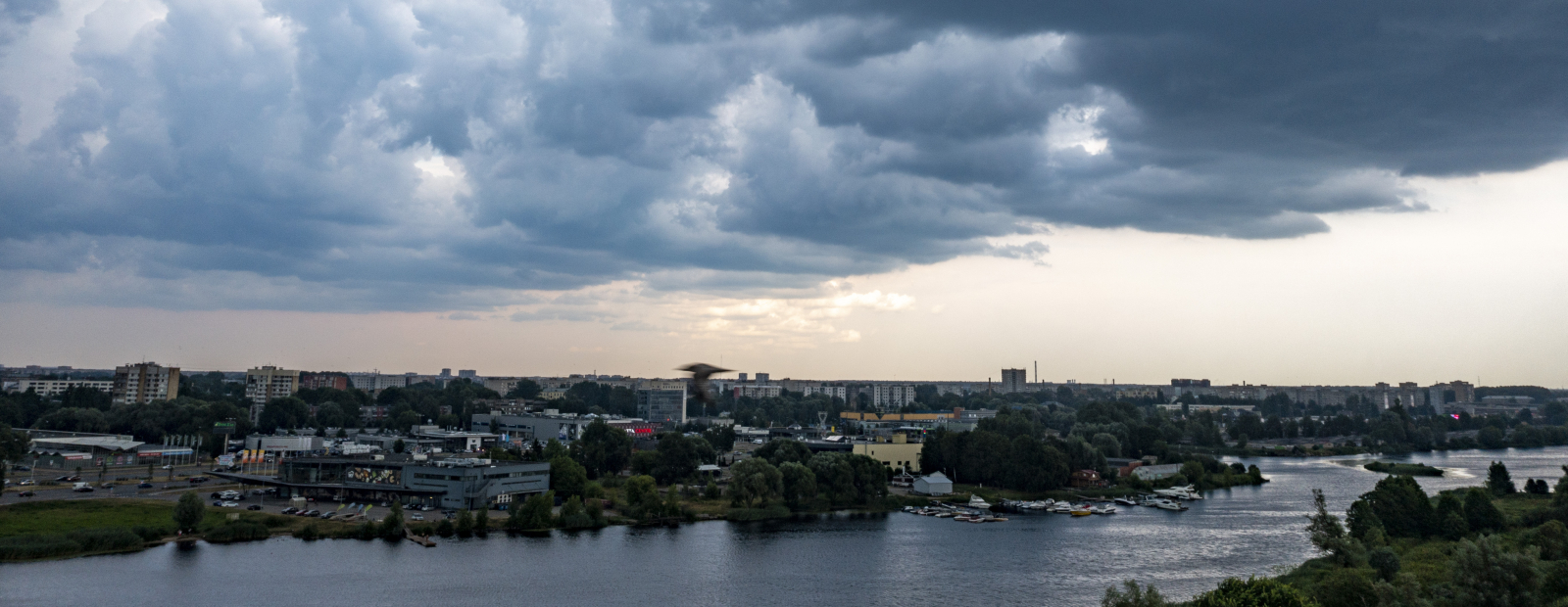 Svētdien visu Latviju šķērsos lietus mākoņi / Diena